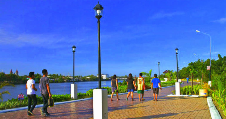 Iloilo River Esplanade: Relaxing venue, peaceful promenade - IBS ...