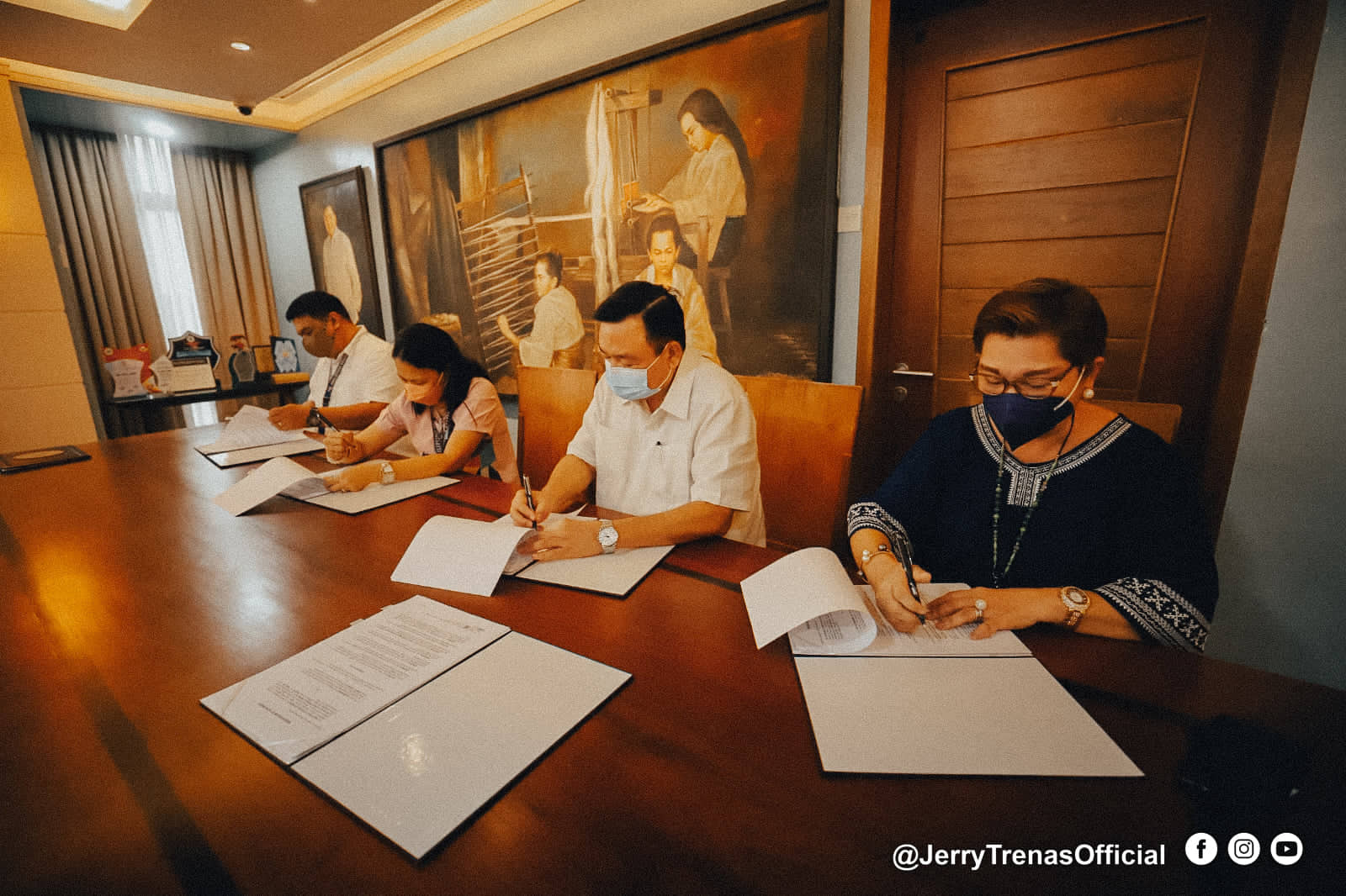 Iloilo City, PSA sign MOA on free birth registration in barangays - IBS Digital Network